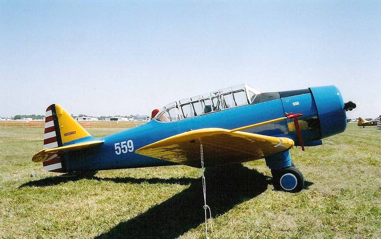 nhungdoicanh: North American BT-9 / BT-14 / NA-64 Yale