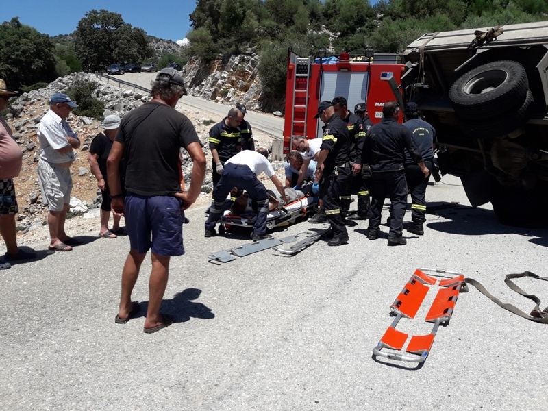 ΣΚΕΦΤΟΜΑΣΤΕ ΕΛΛΗΝΙΚΑ: ΠΡΙΝ ΛΙΓΟ. Τροχαίο με εγκλωβισμό οδηγού - Εικόνες ...