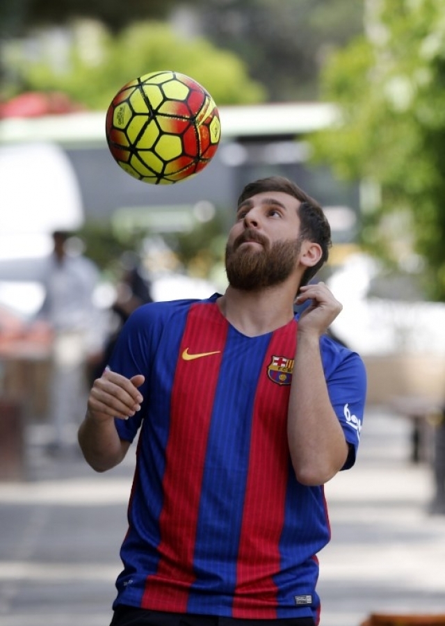 Reza Parastesh, Pria Iran yang Hampir dipenjara Karena Berwajah Mirip ...