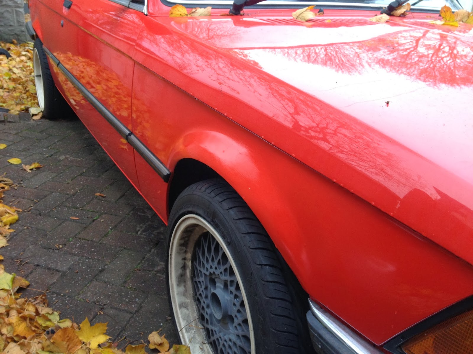 Beemer Lab: E21 316: Flared wheel-arches painted.