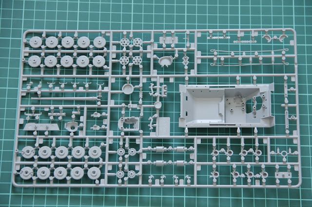 Zvezda 1/72 Su-100 (5044) - DetailScaleView