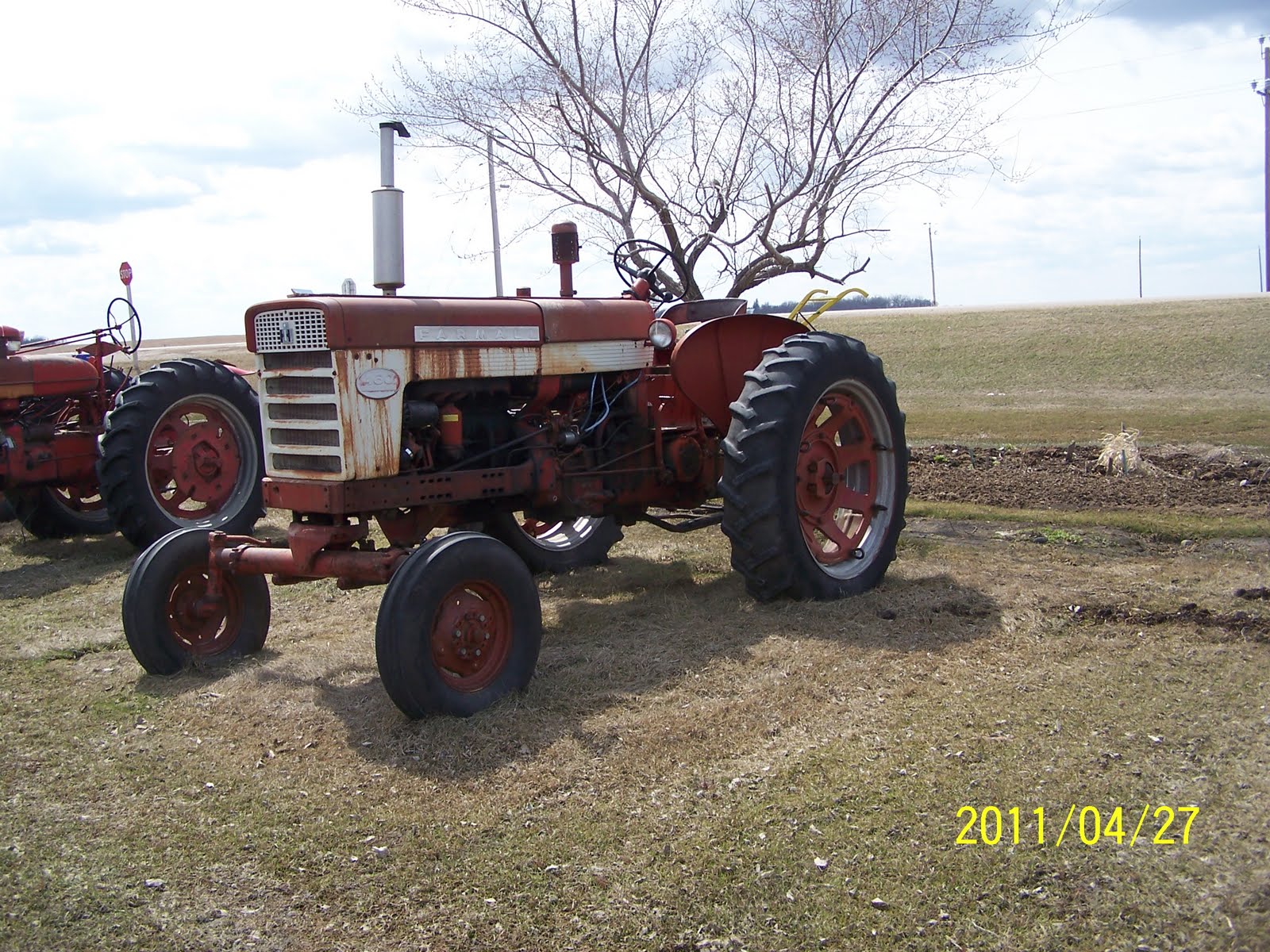DIFFERENT COLOURED JUNK: 460 Farmall