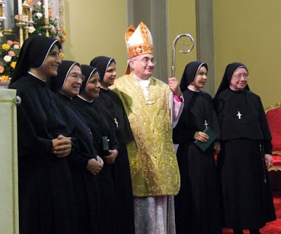 Suore Missionarie: Foto suore di vita attiva