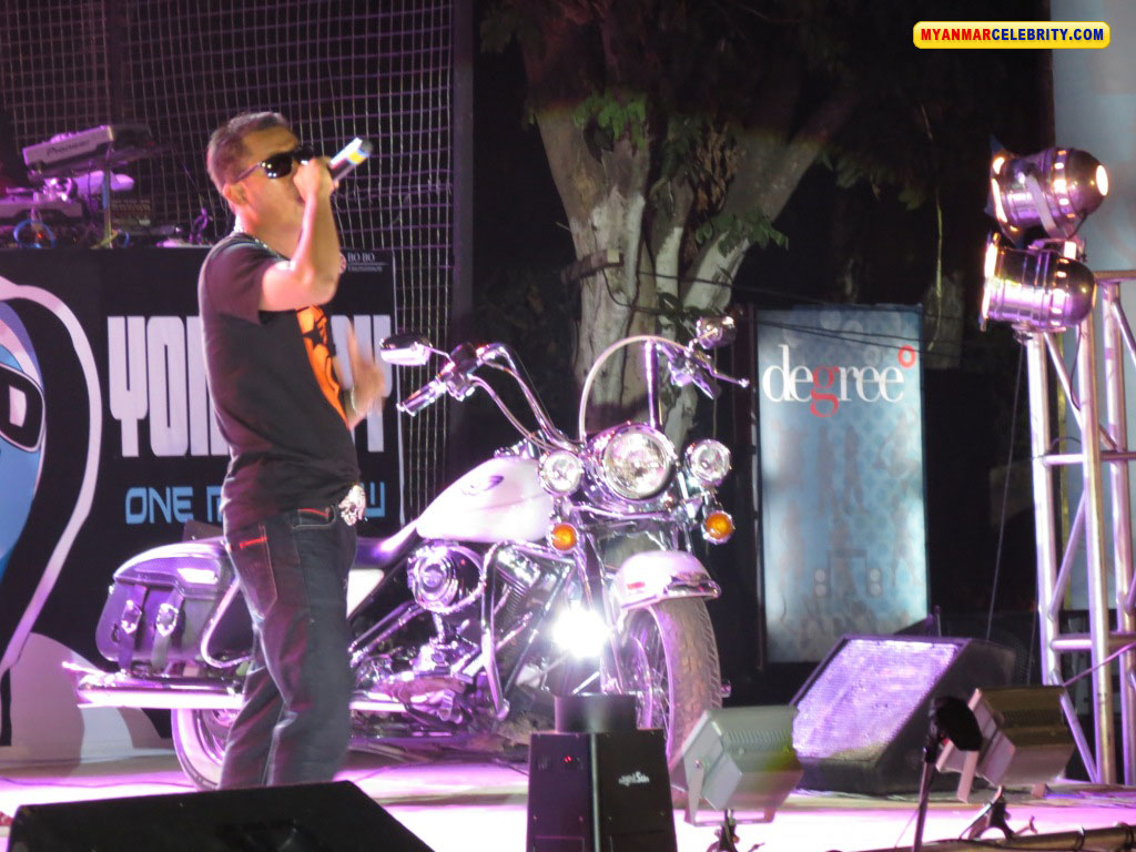 Photos: Yone Lay's One Man Show