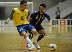Teknik Passing Cara Mengumpan Bola Futsal - Kabar Sport