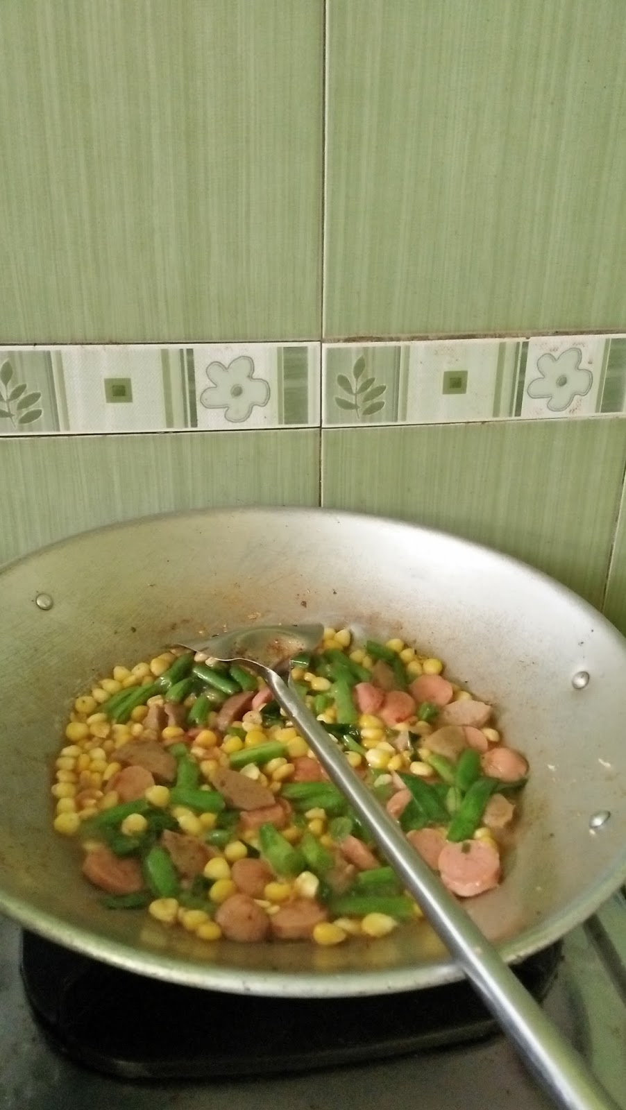 Mie telur pangsit sosis, sup bakso ayam/sapi, dan tumis jagung buncis ...