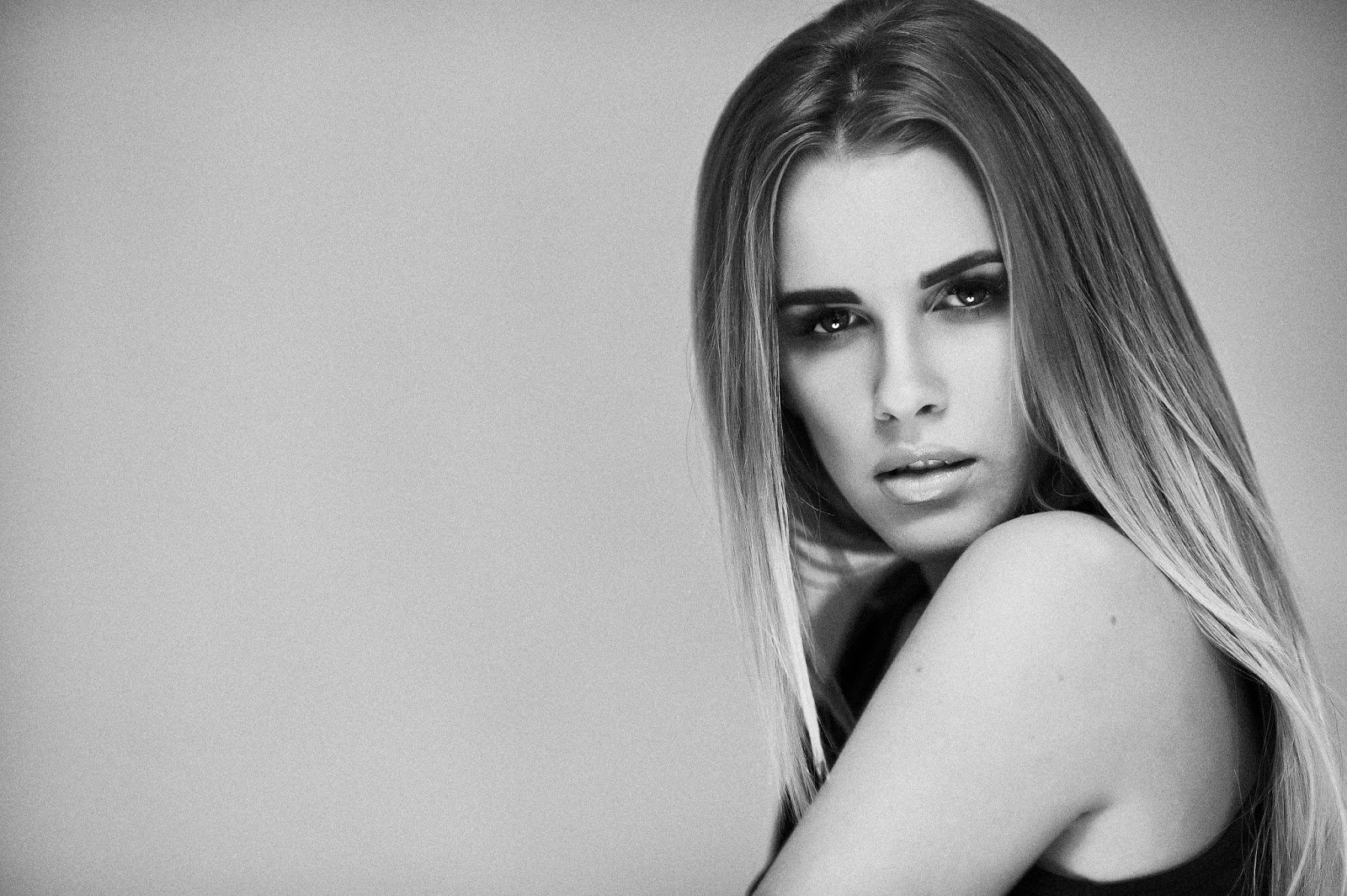 Lipstick Gossip by: Clothes Encounter: Holly Keating