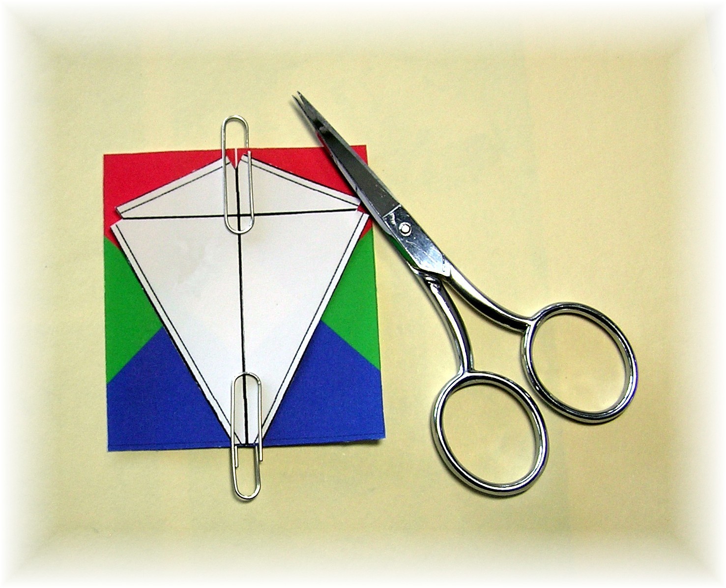 DYI DOLLHOUSE MINIATURES: GO FLY A KITE!