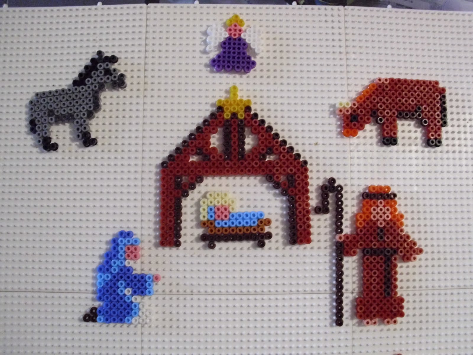 MEMEKAN: NATIVITY O PORTAL DE BELEN HAMA PERLER BEADS