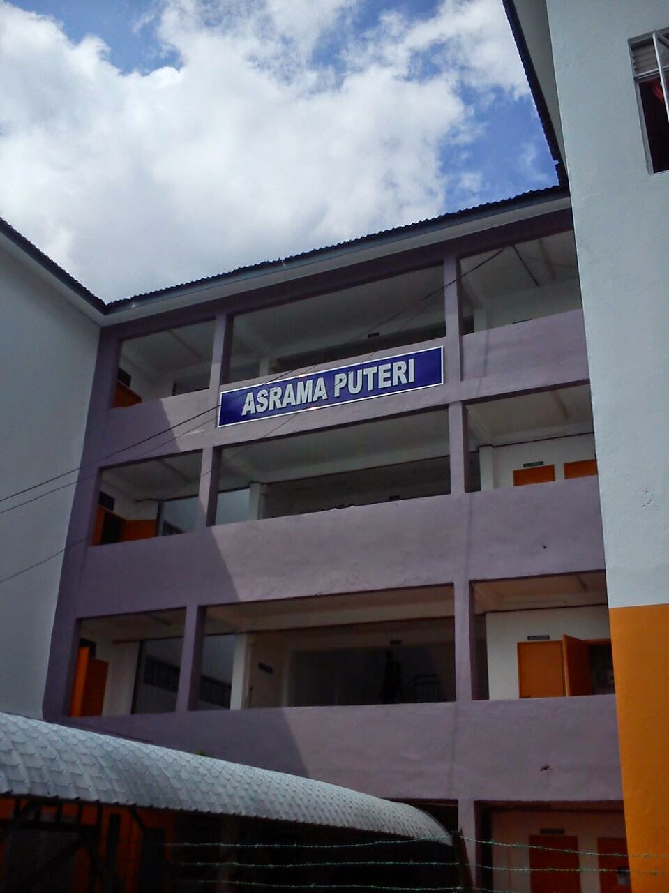 Yunis Khat: Papan Tanda (Signboard)