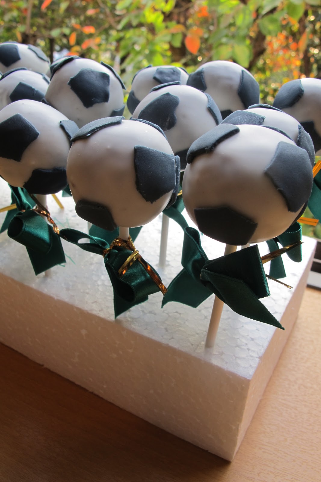 Tortelicious: Soccer Ball Cake Pop