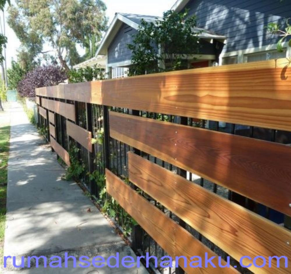 Contoh Desain Pagar Kayu Rumah Minimalis
