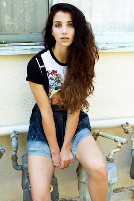 Calvin's Canadian Cave of Coolness: Model Mayem - Emily Rudd