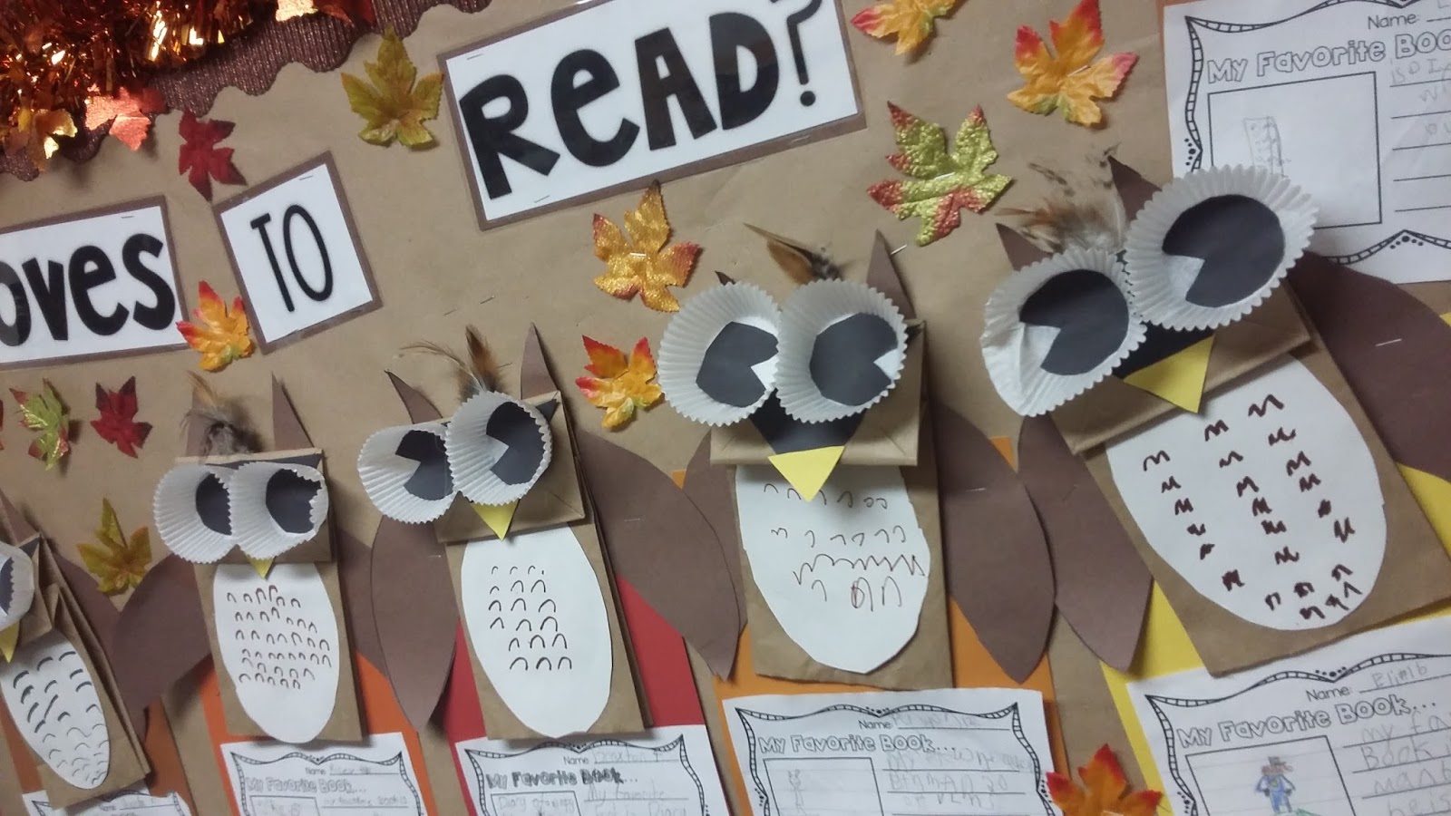 The Sunny Side: WHOOO loves to read? Another seasonal bulletin board craft!