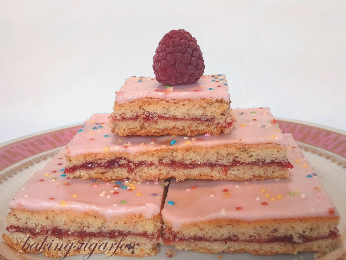 Sugarfox: Recipe for hindbær snitter (Danish raspberry bars)