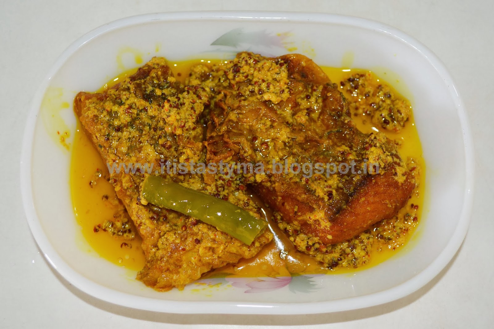 It is tasty ma!: Shorshay Maach (Fish in Mustard Sauce) - With Video
