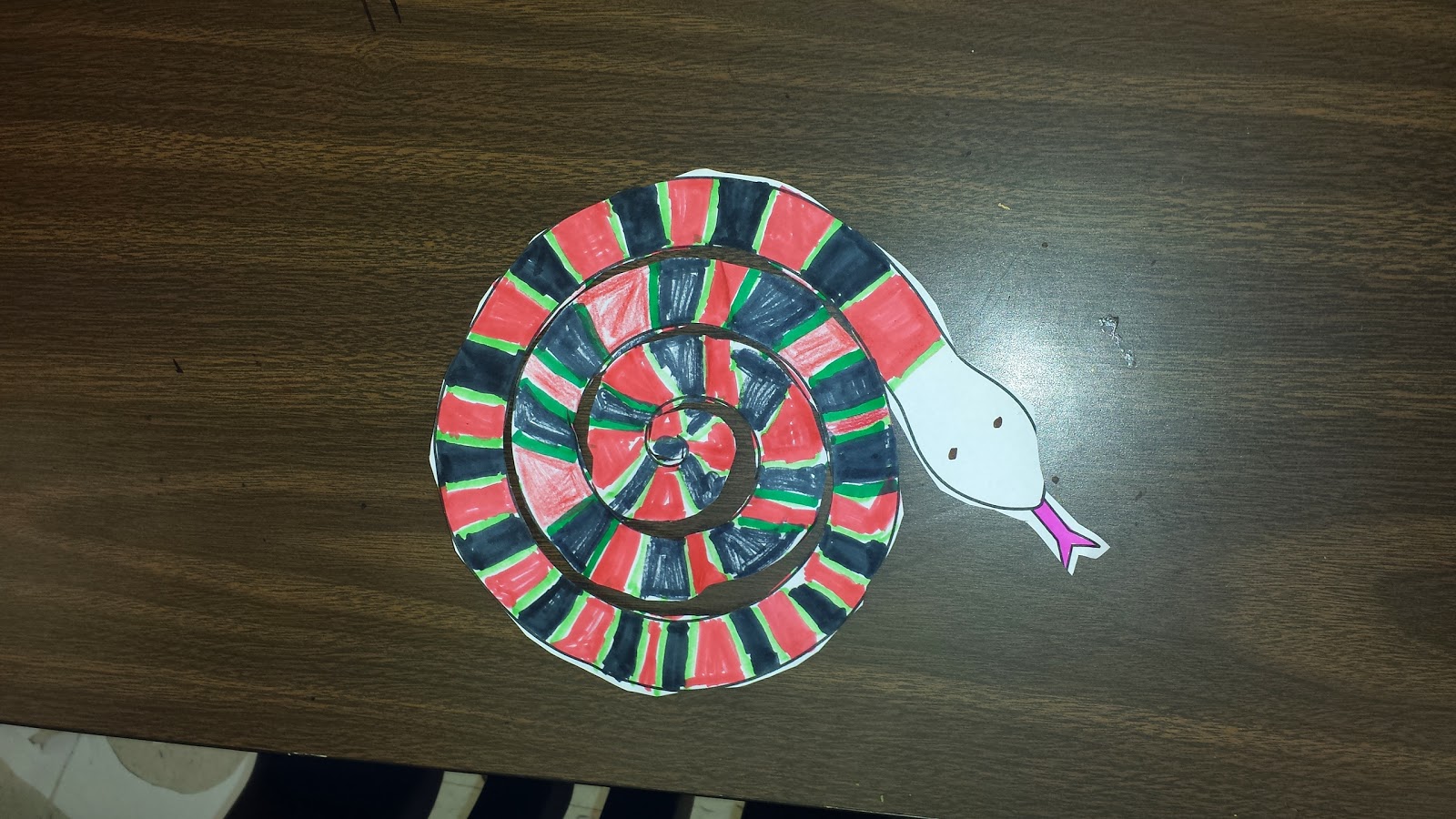 Mrs. Mona Lisa's Art Spot!: 1st grade Spiral Snakes