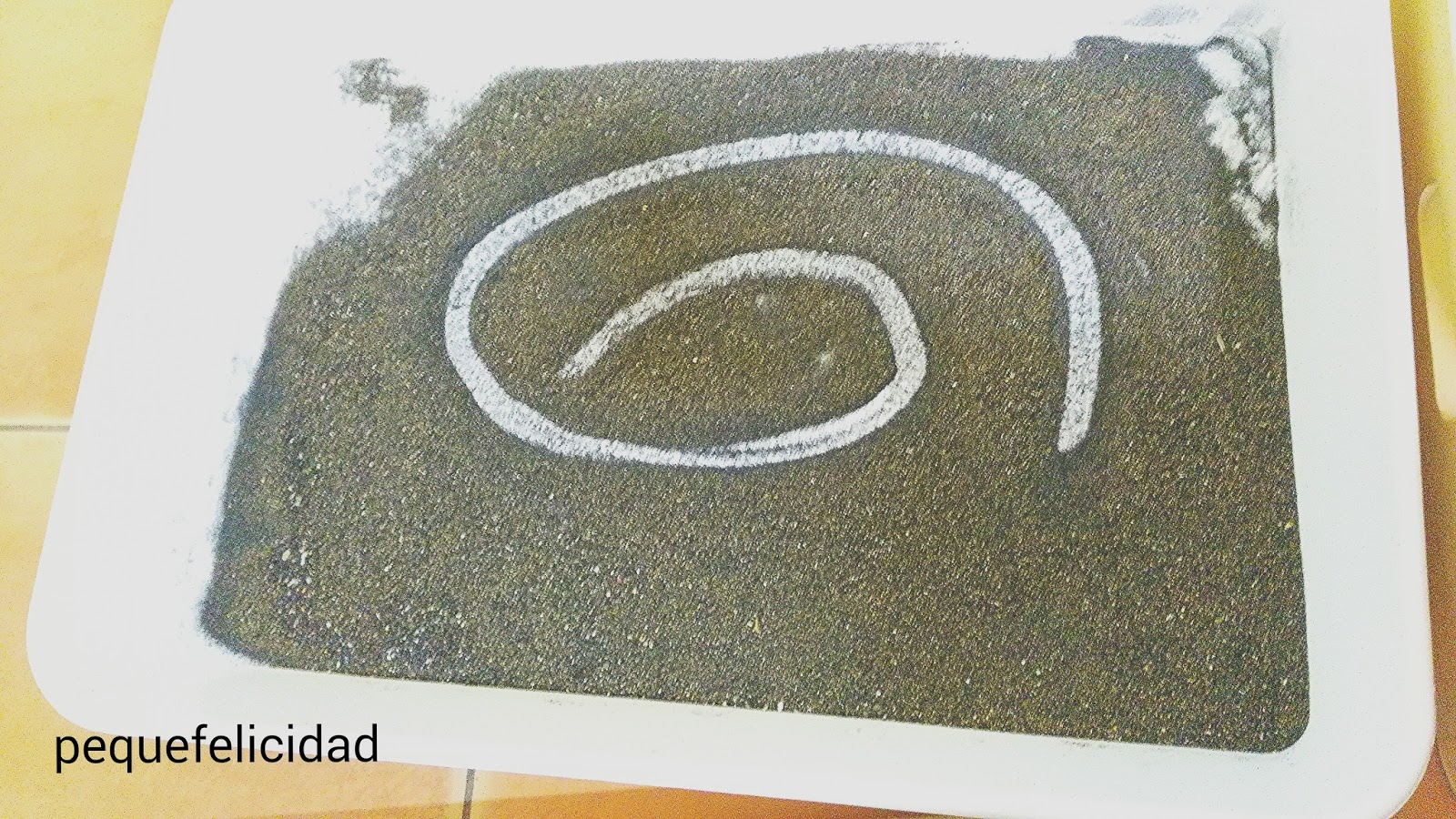 PEQUEfelicidad: IDEAS SENSORIALES QUE PREPARAN PARA LA ESCRITURA