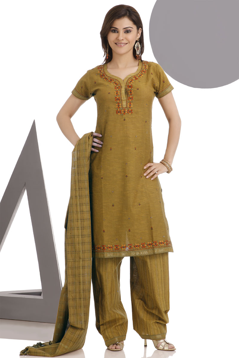Dress Designer: Pakistani Salwar Kameez Designs