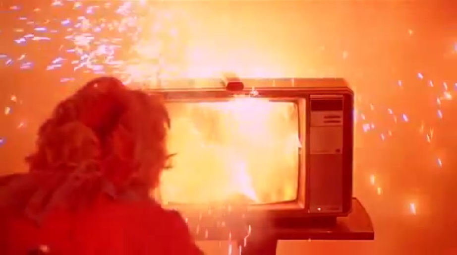 The Bloody Pit of Horror: They're Playing with Fire (1984)