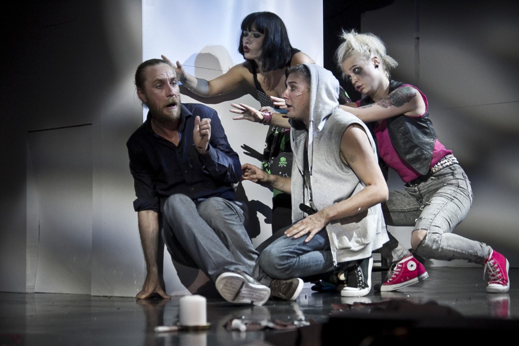 Teatterikärpäsen puraisuja : Trainspotting / Linnateatteri