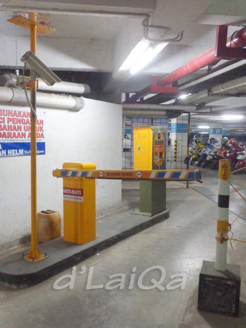 d'Laiqa Arena: Palang Parkir Otomatis