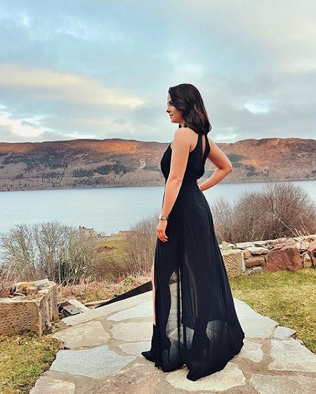 country routes news: Lisa McHugh releases new single ‘Who I Am’