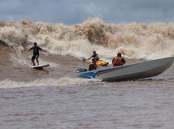 Estradas e caminhos: São Domingos do Capim, o surf na pororoca