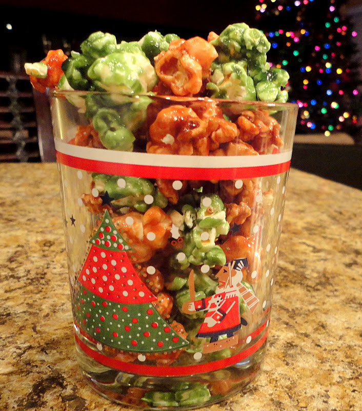 Keeping up with the Kitchen Mom: Christmas Caramel Corn