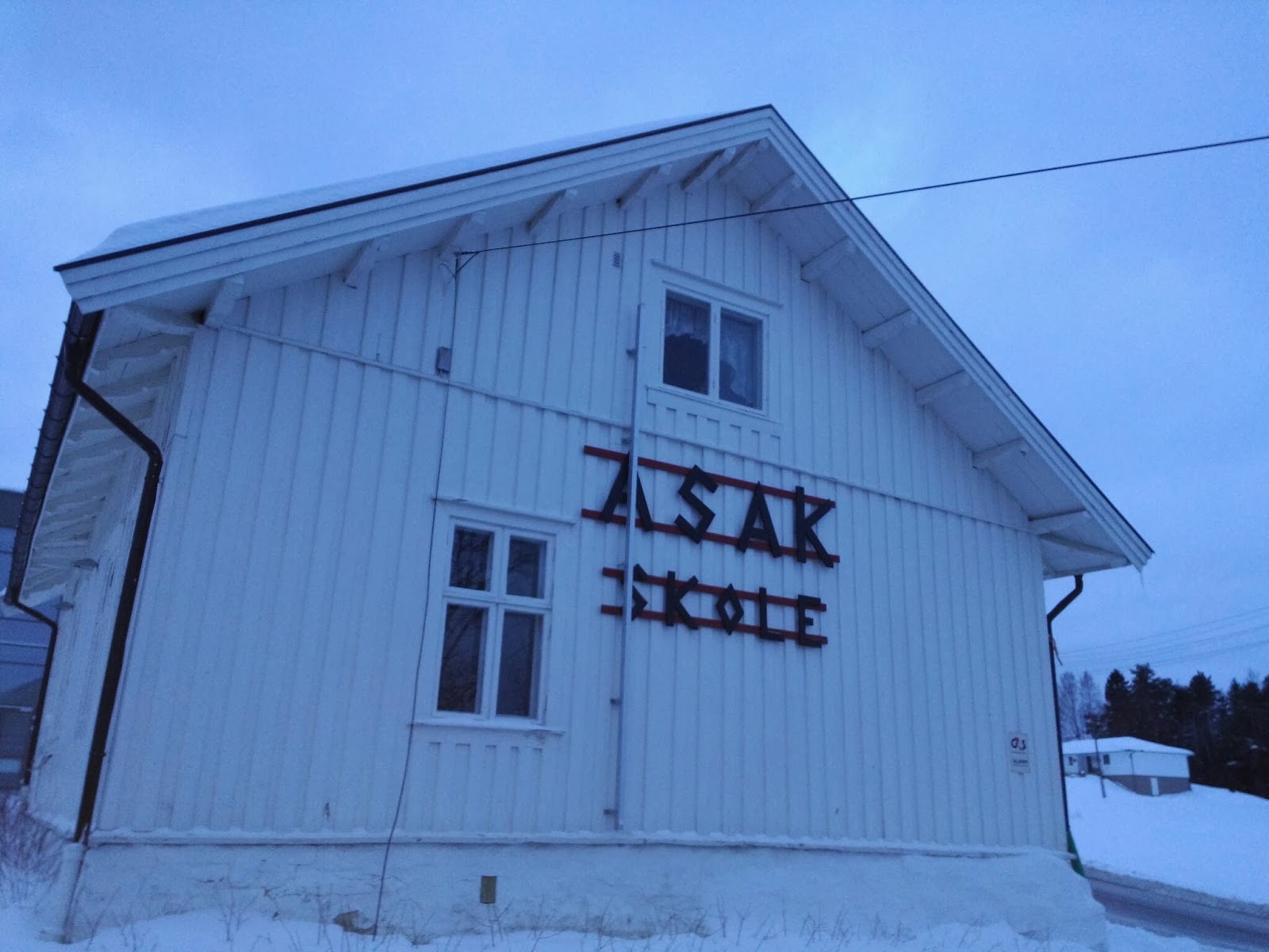 Fenja og Menja: Asak skole