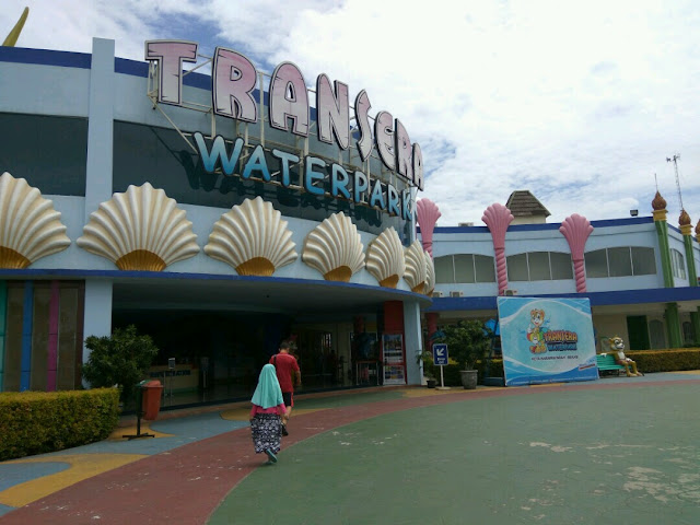 Wisata Keluarga di Transera Waterpark
