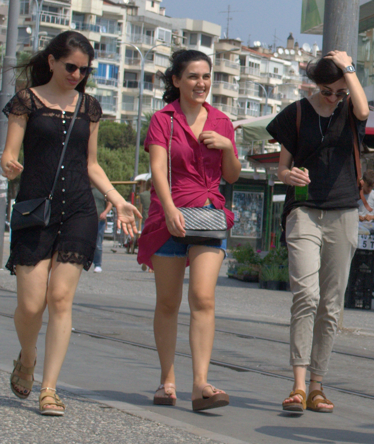 candid turkish girls feet: 2019-09-15