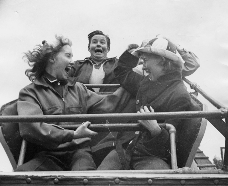 Interesting Vintage Pictures Show Funny Moments of People Riding on ...