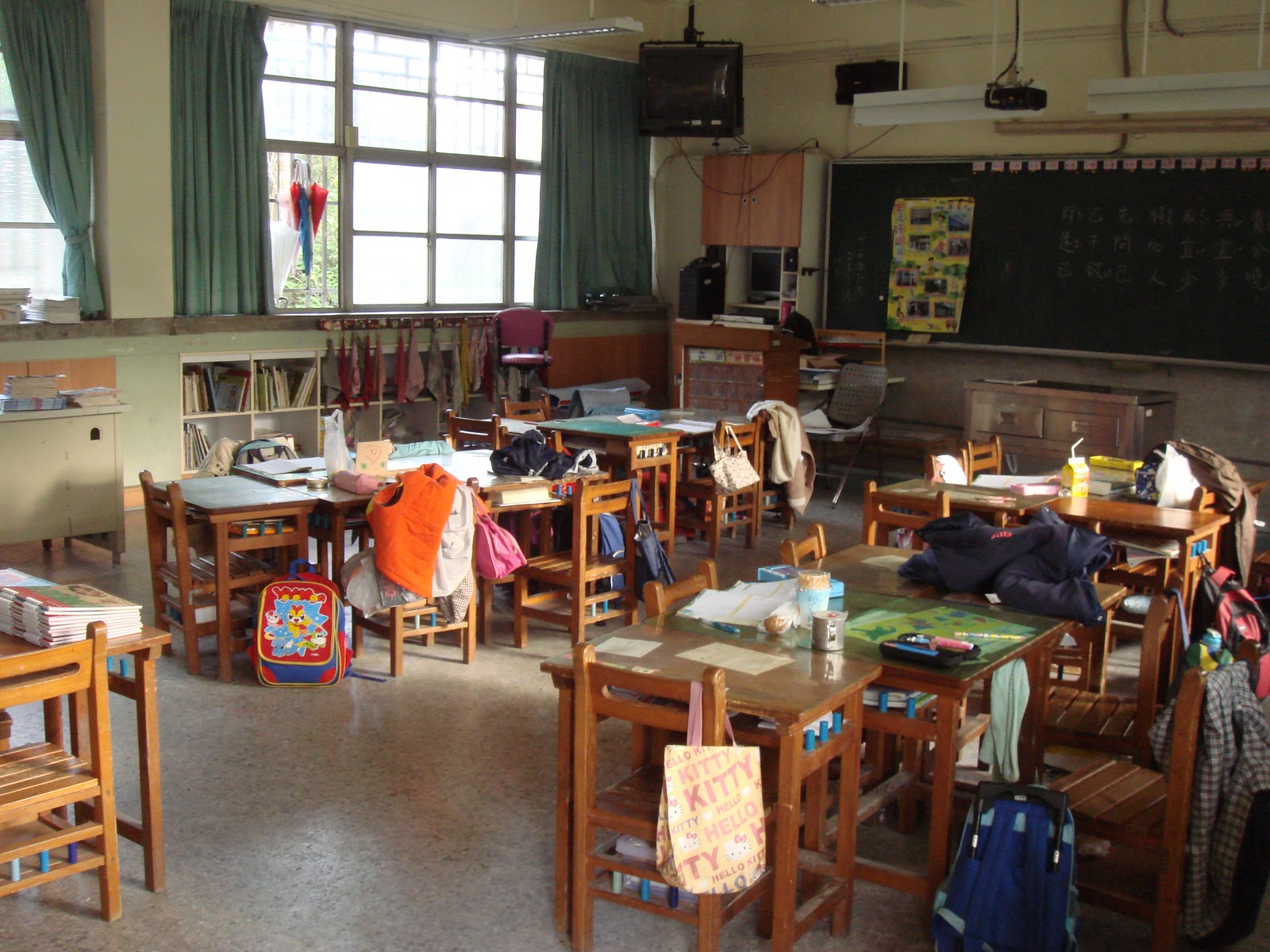 Tales From the Beautiful Isle - A Taiwan Blog: A Taiwanese Classroom