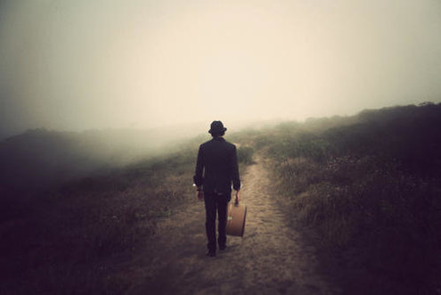 NELSON RICARDO - UM POETA ROMÂNTICO: INDO EMBORA