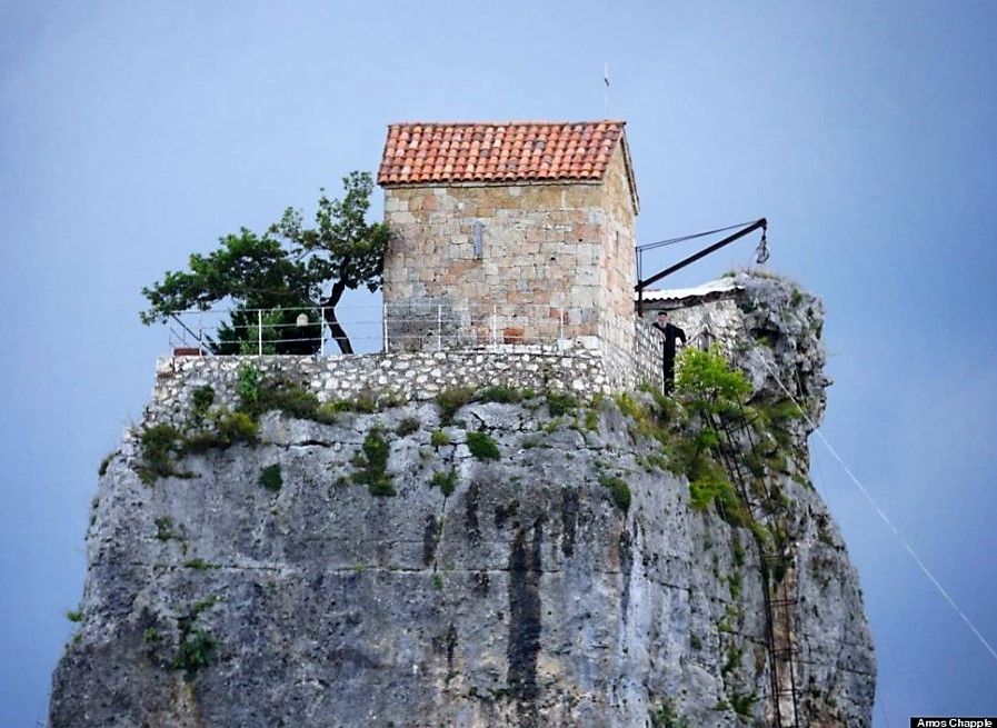 Fieggentrio: Huis op een rots en daar woont echt iemand! (filmpje)