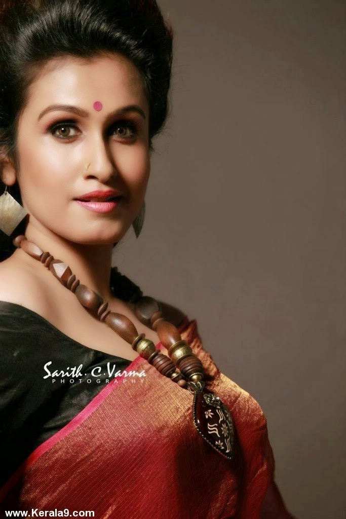 Mallu actress kavitha nair Latest Hot Stills In Saree | Indian Stunning ...