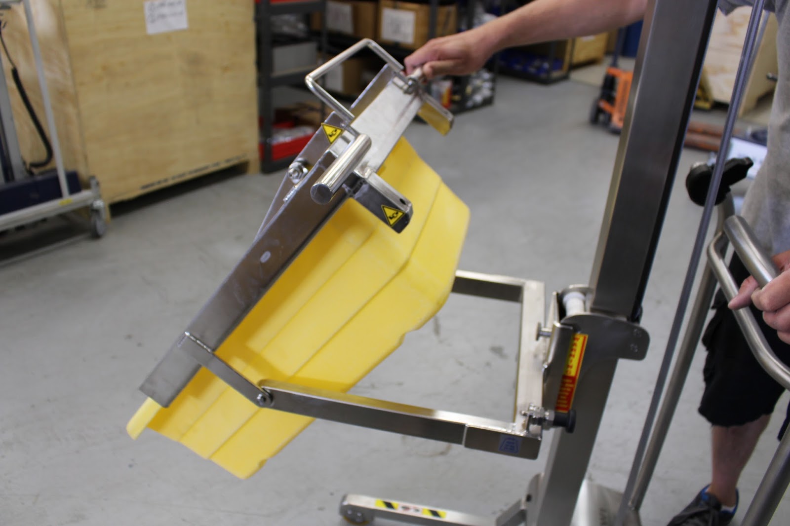 TAWIInternational: Efficient and ergonomic crate handling