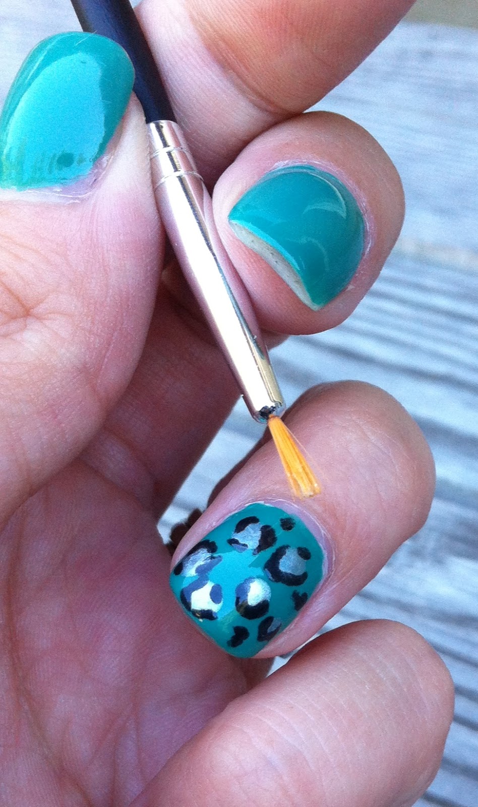 dot-dot-dot-mani-of-the-week-nyc-mint-breeze-tutorial