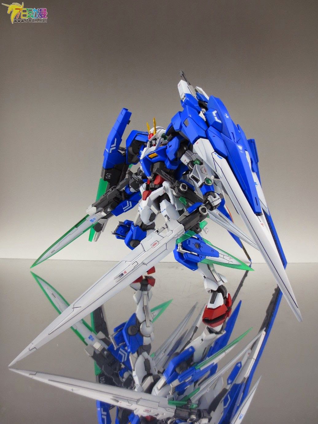 Gundam Family: MG 1/100 00 Raiser Seven Sword + XN Sword