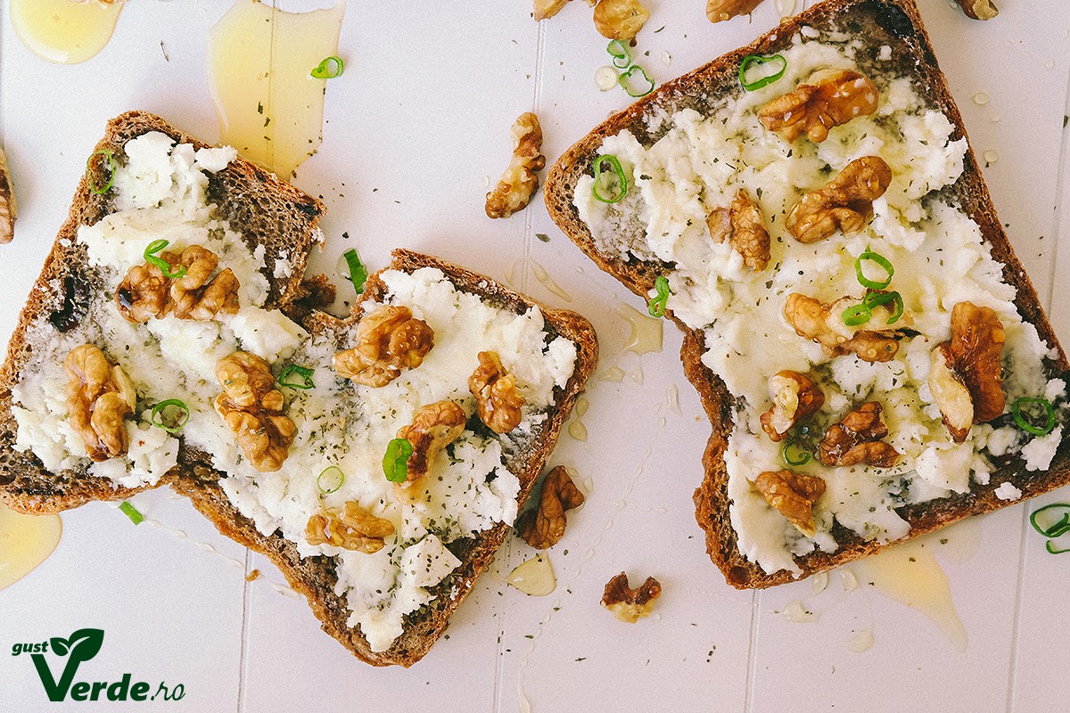 Mare branza! Combinatie ultrarapida cu feta, miere si nuca. - Secretele ...