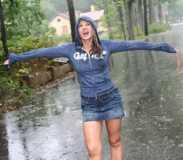 ANN ANGEL AND FRIENDS: ANN ANGEL UNDER THE RAIN