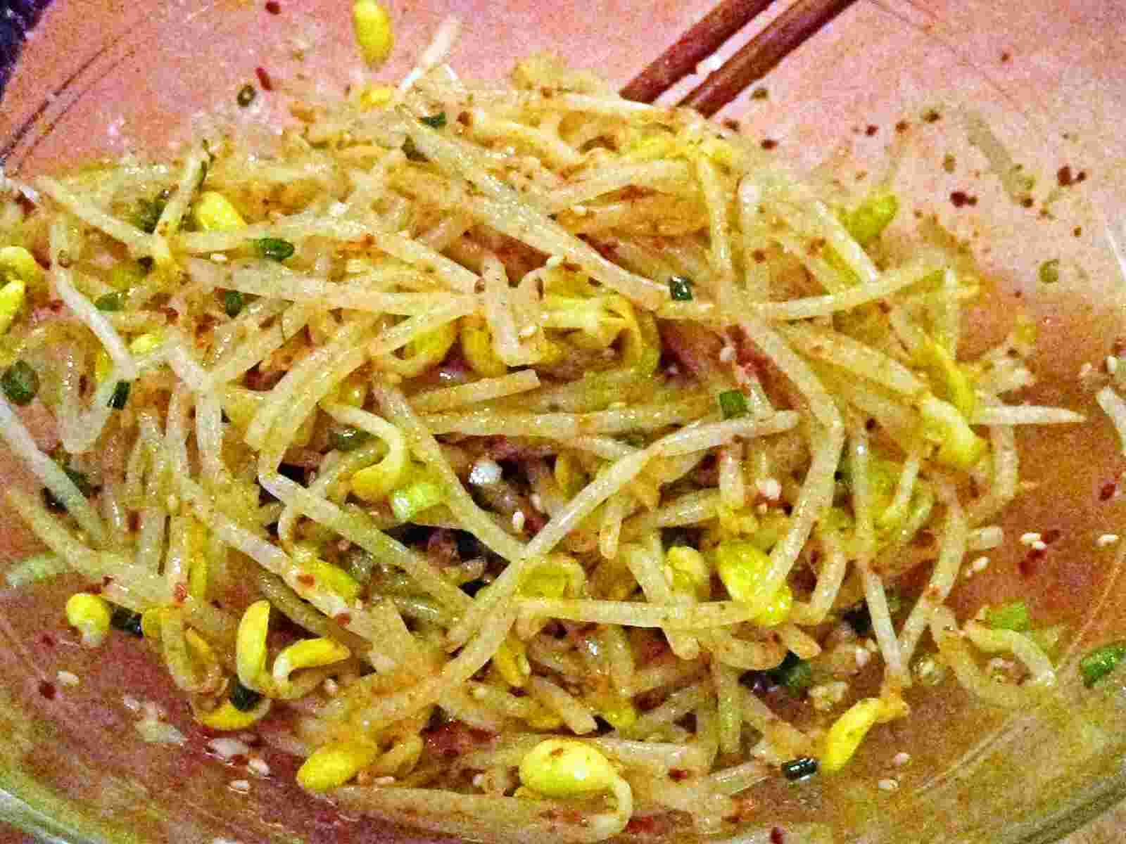 Recipes for Tom: Daizu moyashi no namuru / soybean sprout namul salad