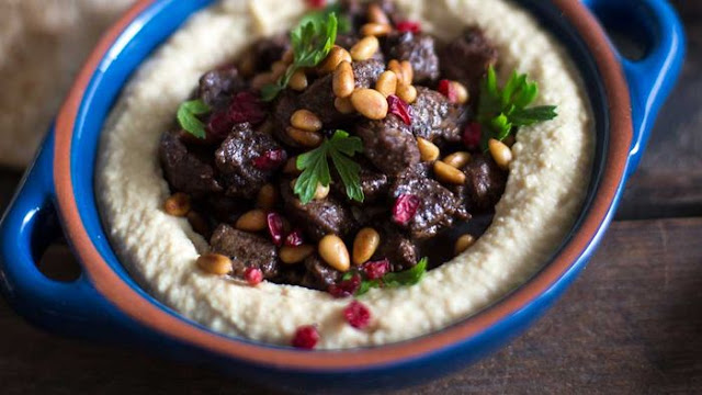 Spiced beef with hummus and pine nuts recipe | LEBANESE RECIPES