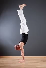 NOS MUDAMOS A DOKTRINOTAO: LA PARADA DE MANOS