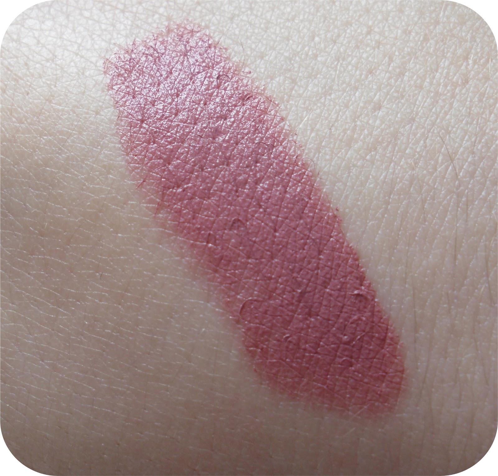 Three Little Búhos: M.A.C Satin Lipstick in Brave
