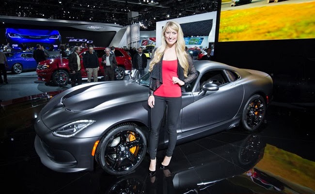 2014 Detroit Auto Show Girls | Carsfresh