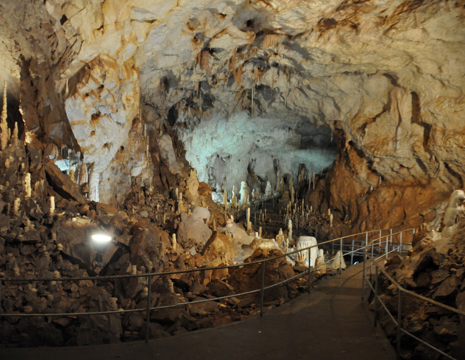 Haihui prin Lume : Pestera Ursilor