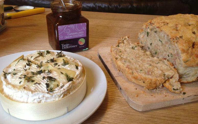 Eat Rainbow Love: Ham, cheese and chive bread