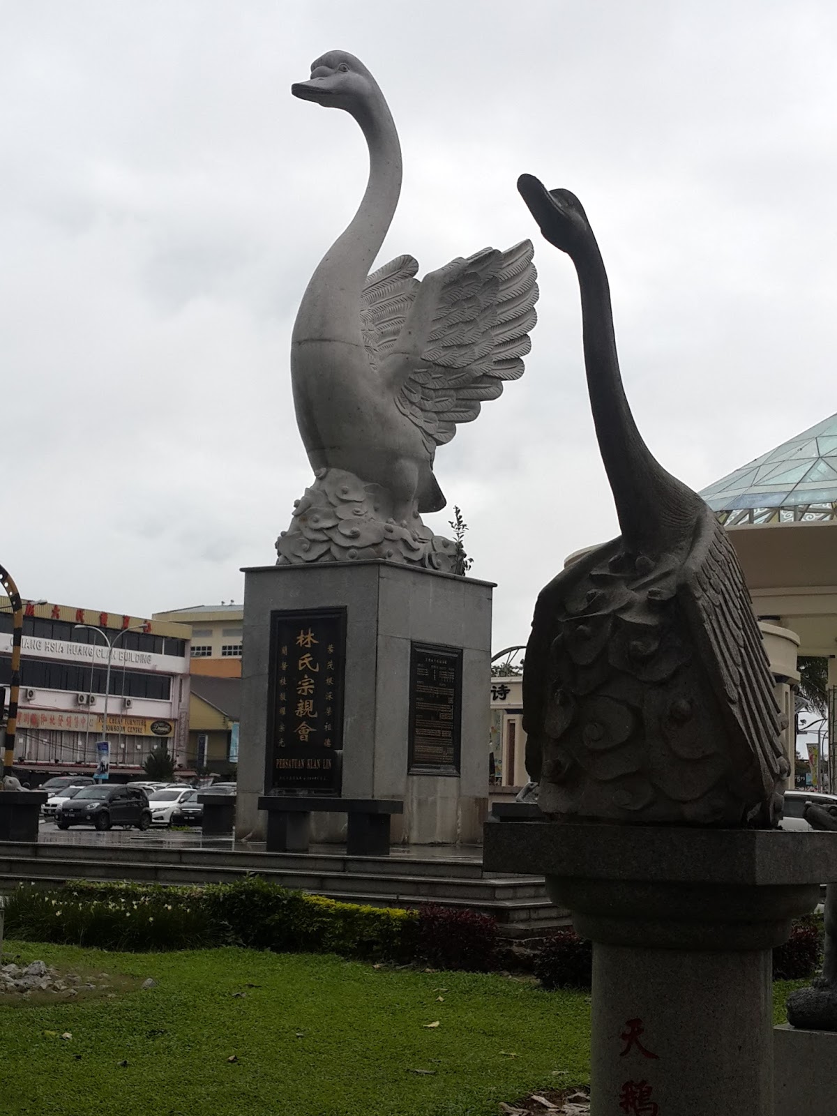 Interesting Corner of Me : Sibu Swan Statues & Street Art